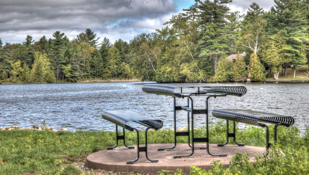 510 Table and Benches - Maglin